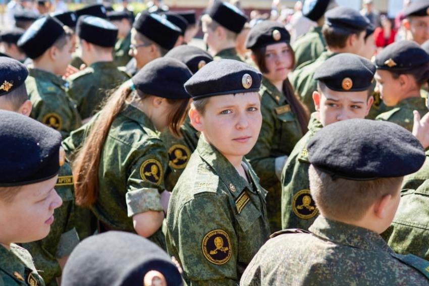 Patriotic Profiling: Russia Tests Teen Brains To Find Leaders And 'Anti ...