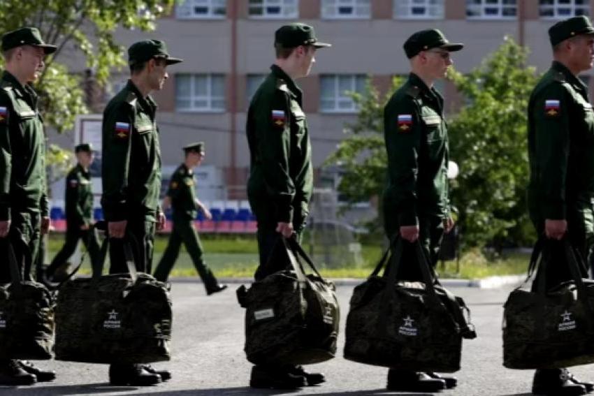 'The Only Option': To Escape War In Ukraine, More Russian Soldiers Are ...